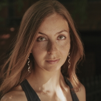 Poker, con artists and the psychology of risk and deception, with Maria ...