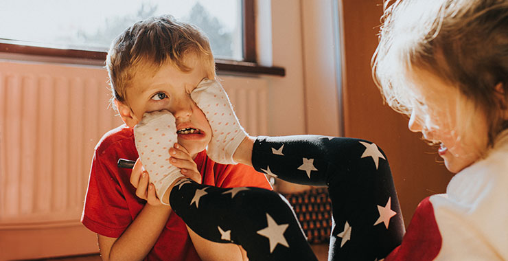 The more the merrier? Children with multiple siblings more susceptible ...