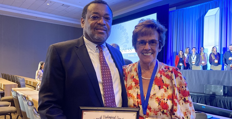 APA CEO receives humanitarian award