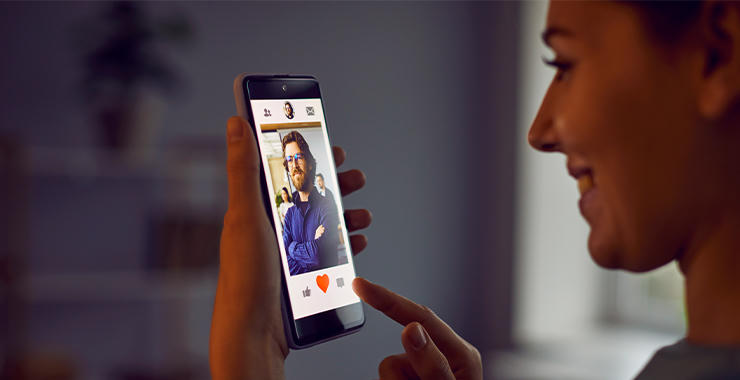 Stories, not shopping lists: Narrative dating profiles draw more interest